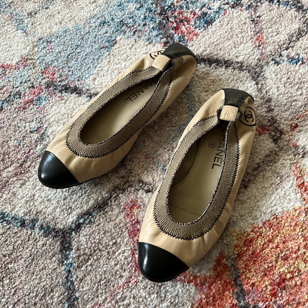 Chanel Interlocking Cc Beige Black Lambskin Leather B… - Gem